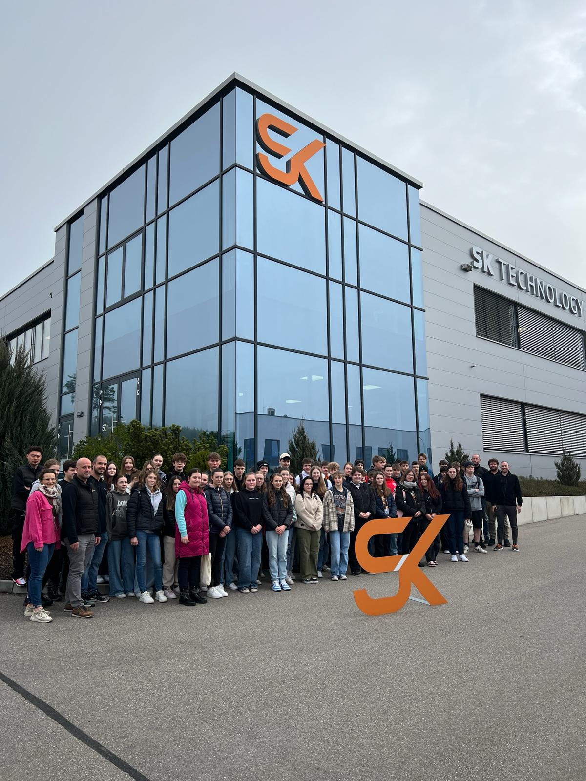 Betriebsbesichtigung bei SK Technology in Roding | Schulleben